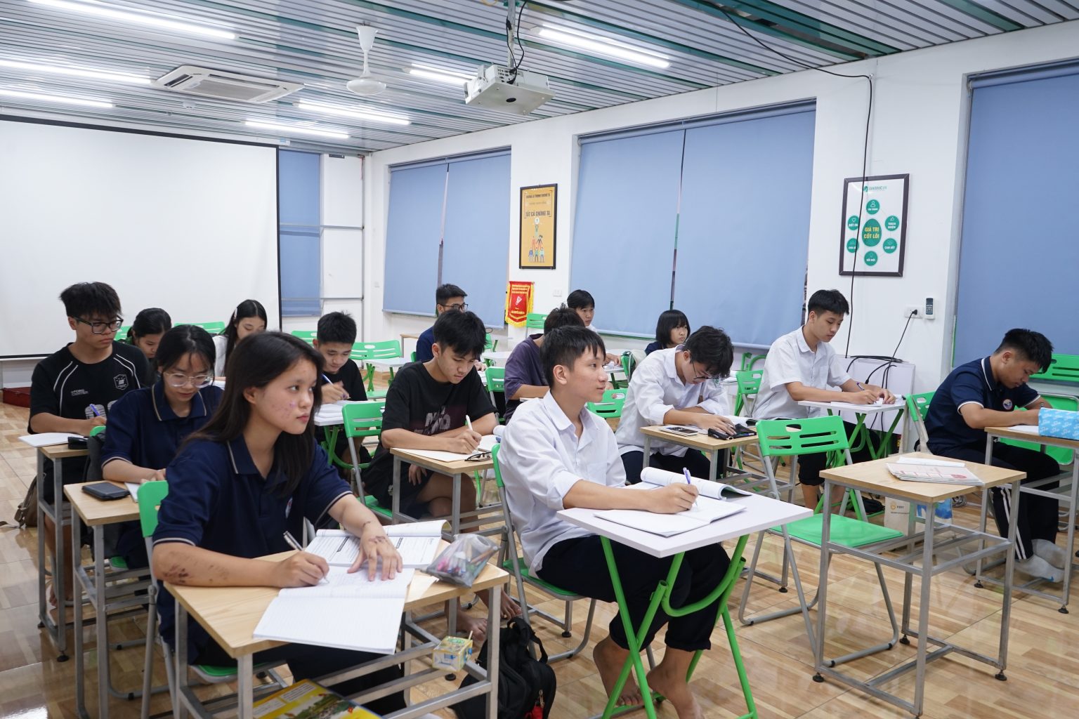 TỔNG HỢP 5+ KỲ THI TOÁN QUỐC TẾ PHỔ BIẾN TẠI VIỆT NAM - TOAN.VN